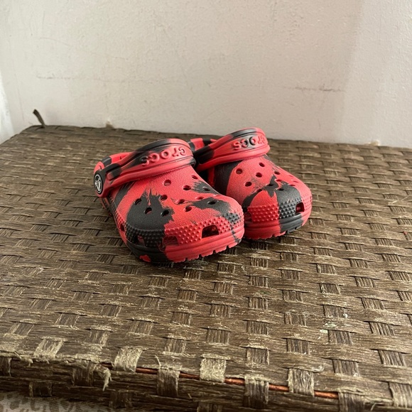 CROCS | Shoes | Toddler Marble Redblack Crocs C6 | Poshmark